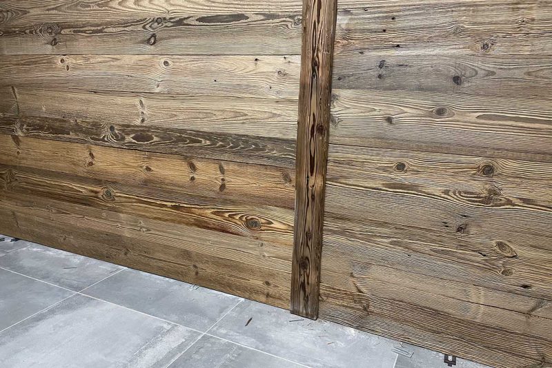 Altholz - rustikale Wandverkleidung / Wohnwand Sonnenverbrannt ...